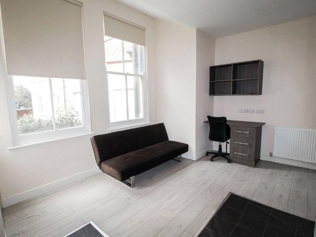 Apt 3A, 31 Clarendon Road
