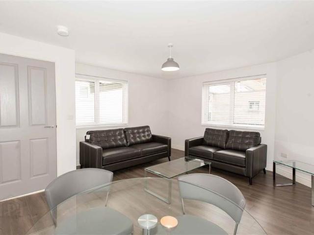 Apt 3B, Belmont Road, Belfast, BT4 2AA
