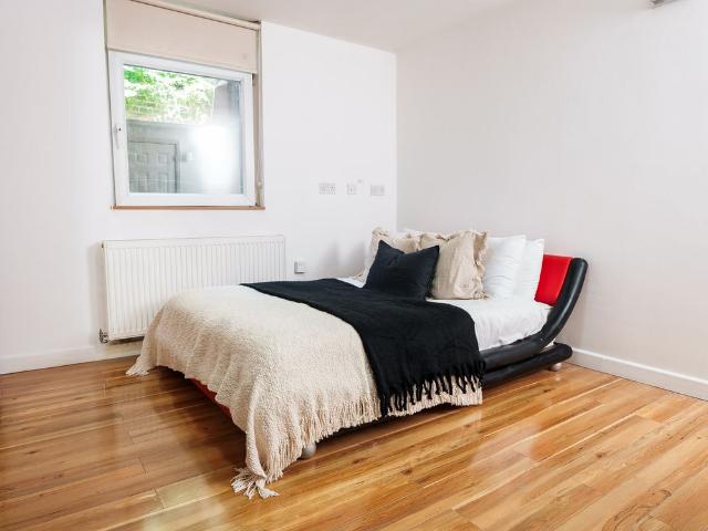 Apt 3C, 19 Regent Park Terrace