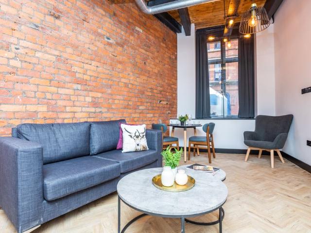 Apt 102, Waterloo Street