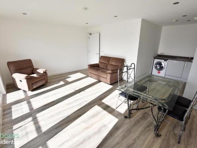 Apt 10, 25 Bridge End, Belfast, BT5 4AW
