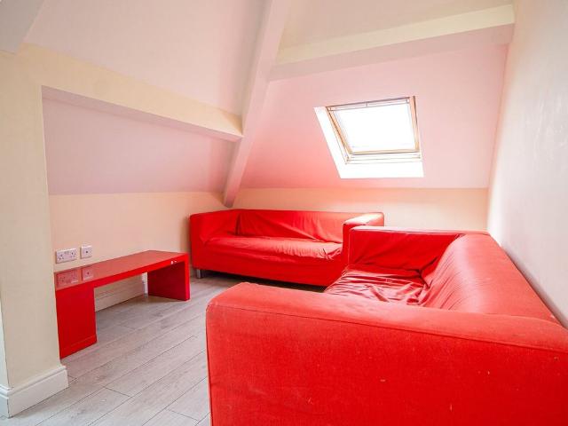 Apt 10, 31 Clarendon Road