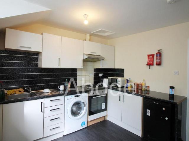 Apt 10 69 Clarendon Road, Hyde. 4 bed flat to rent £2,427 pcm £560 pw
