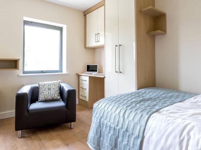 Apt 10, Lofthouse Residence