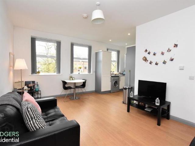 Apt 12, 108 110 Eglantine Avenue, Belfast, BT9 6EU