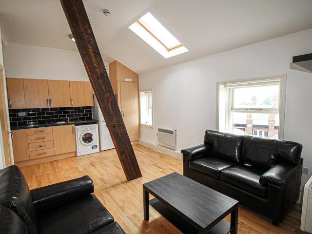 Apt 12, 21 Hyde Terrace, 21 Hyde. 3 bed apartment to rent £1,298 pcm £300 pw
