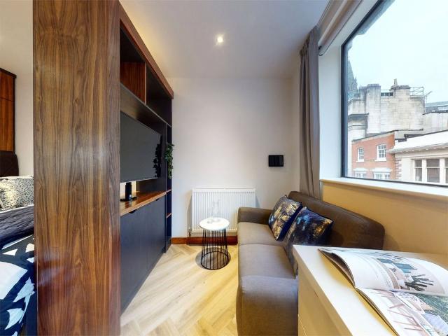 Apt 13, Live Oasis Deansgate