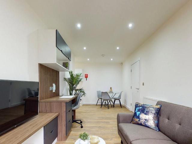 Apt 14, 29 Clarendon Road, Clarendon. 1 bed apartment to rent £1,188 pcm £274 pw