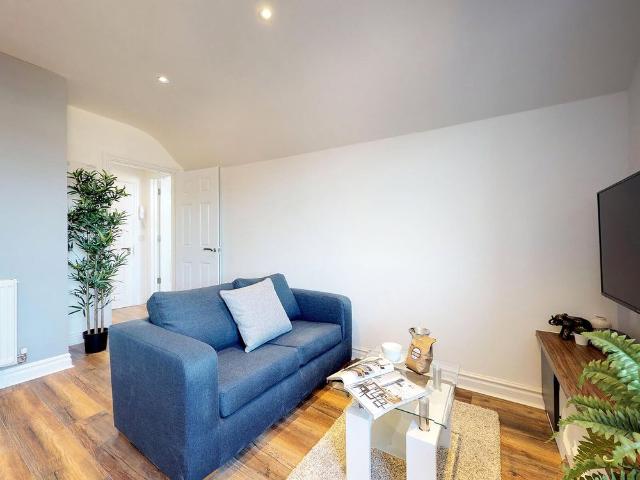 Apt 14, 40 Clarendon Road