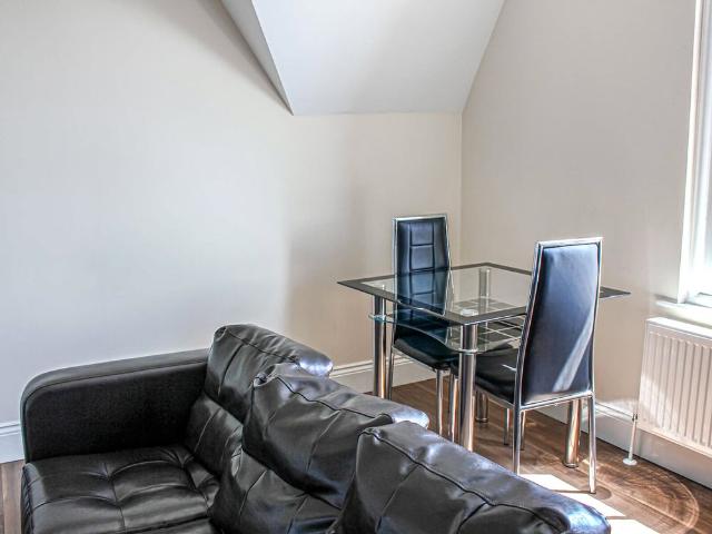 Apt 14, Fairbairn Residence