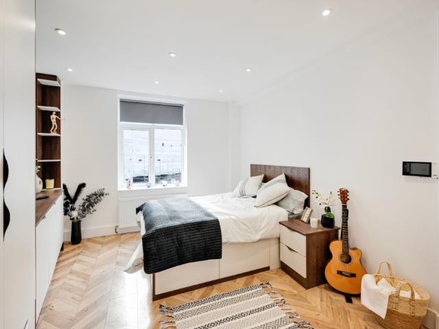 Apt 14, Yelland House, 33 35 Baldwin. Flat share to rent £1,048 pcm £242 pw