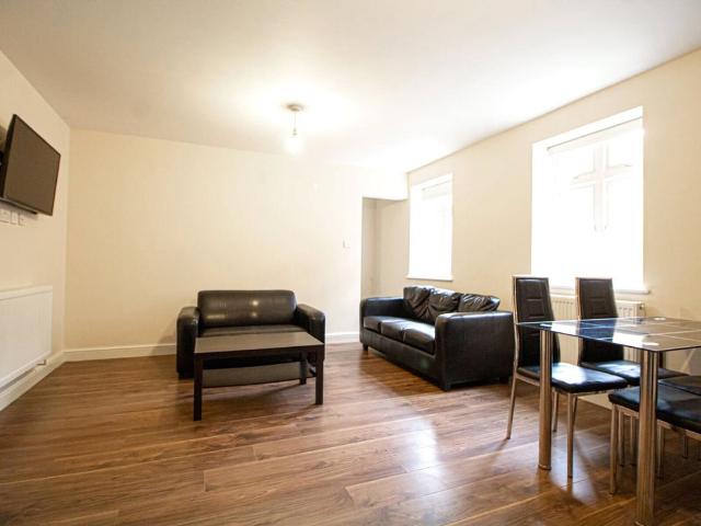 Apt 15, Clarendon House