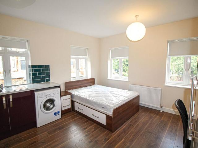 Apt 17, Clarendon House #800191 LS2, Studio to rent, £720 pcm | PrimeLocation