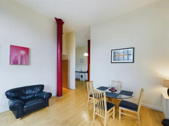 Apt 18 Beechmount Building, Old Bakers Court