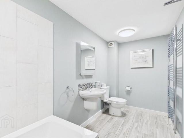 Apt 1, 8e 8 Summerhill Avenue, Belfast, BT5 7HD