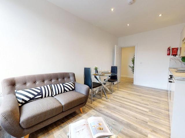 Apt 1, 23 Hyde Terrace #359436 LS2, 1 bed flat to rent, £1,158 pcm | PrimeLocation