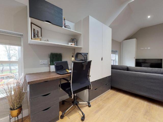 Apt 1, 23 Springfield Mount
