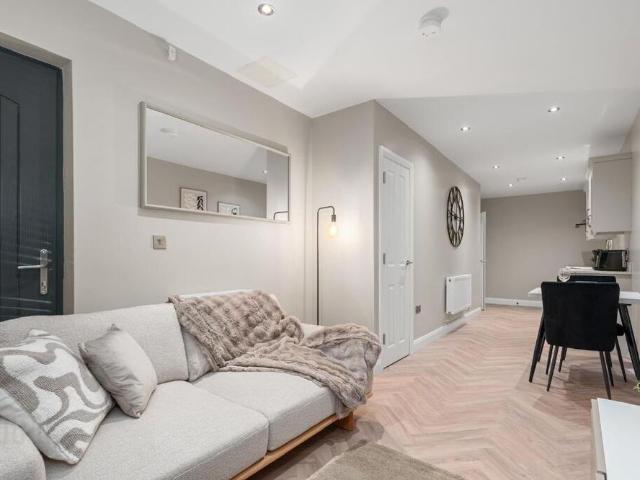 Apt 1, 225a Albertbridge Road, Belfast, BT5 4PX