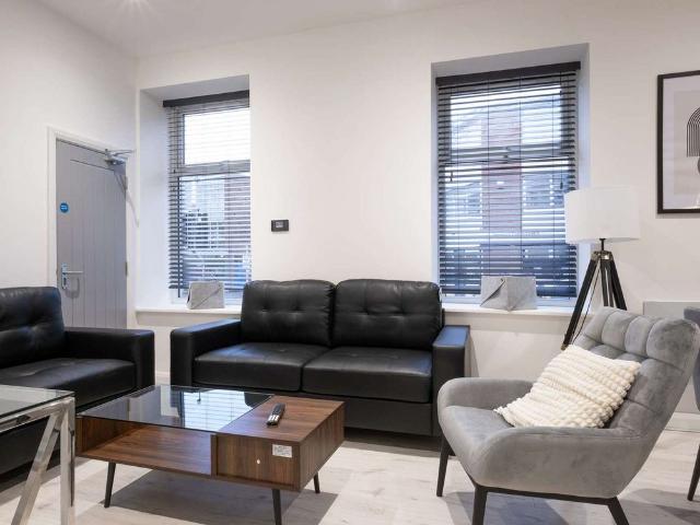 Apt 1, Aberdeen House Room 5