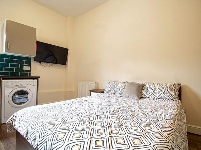 Apt 20, Clarendon House