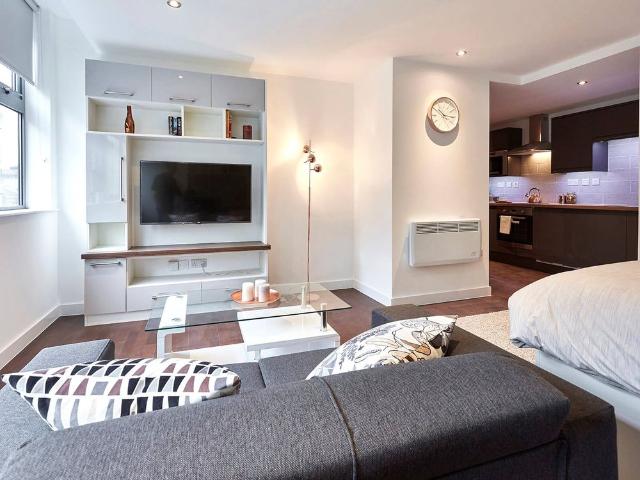 Apt 27, 5 South Parade
