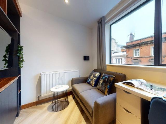 Apt 28, Live Oasis Deansgate