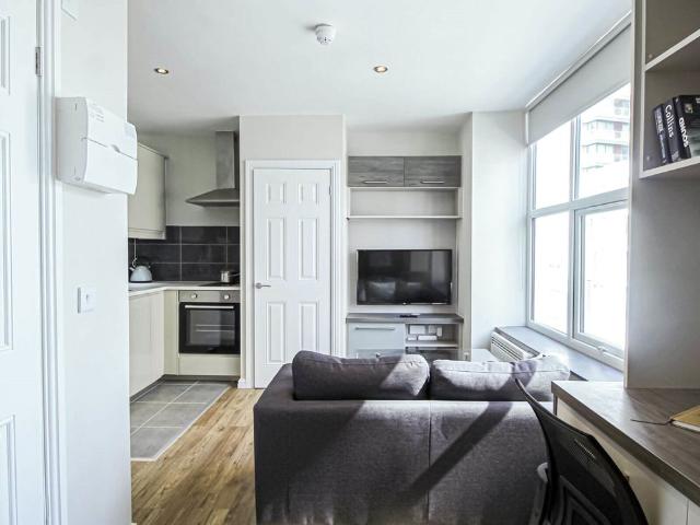 Apt 29, Eagle House