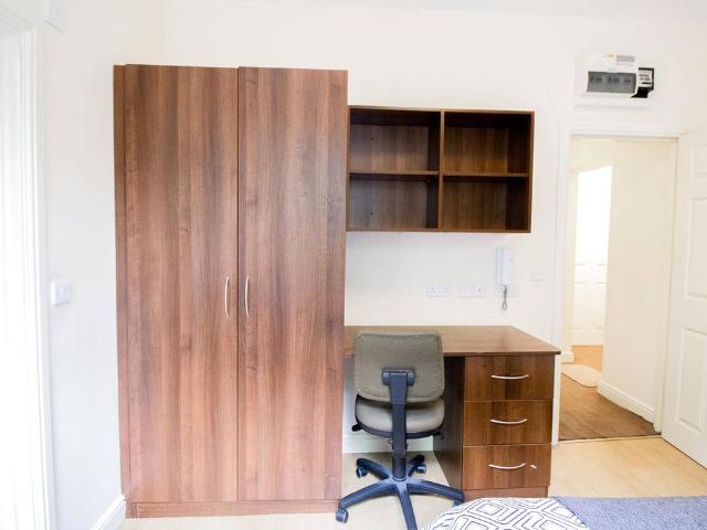 Apt 2, 8 Springfield Mount