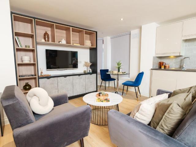 Apt 2, 113 The Headrow, 113 The. Studio to rent £1,199 pcm £277 pw