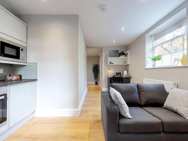 Apt 2, 19 Springfield Mount #268082 LS2, Studio to rent, £875 pcm | PrimeLocation