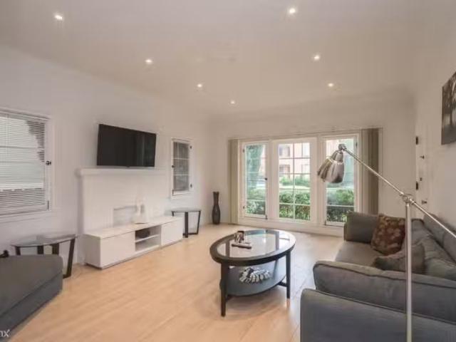 APT 2 210 S Arnaz Dr