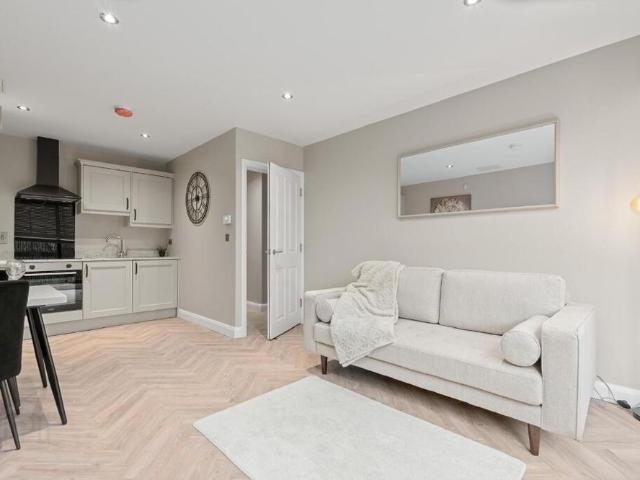 Apt 2, 225a Albertbridge Road, Belfast, BT5 4PX