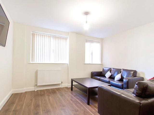 Apt 2, 22A Blenheim Terrace