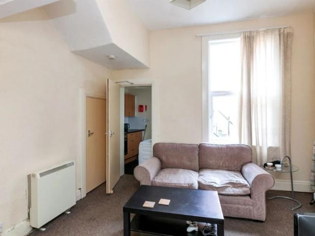 Apt 2, 27 Wolseley Street