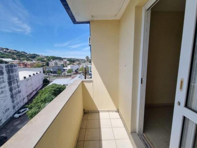 Apt 2 Dormitórios Com Sacada Bairro Cavalhada