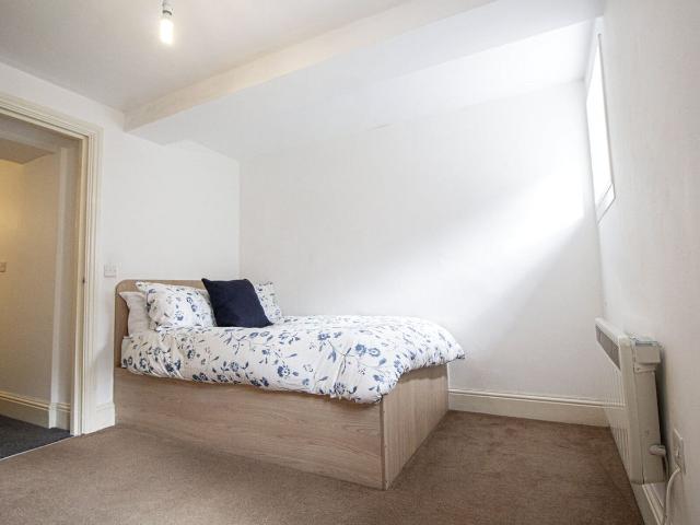 Apt 2A, 21 Hyde Terrace #223403 LS2, Studio to rent, £598 pcm | PrimeLocation