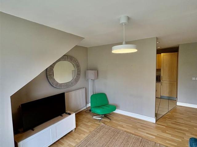 Apt 30, 85 Kings Road