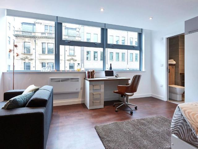 Apt 33, 5 South Parade