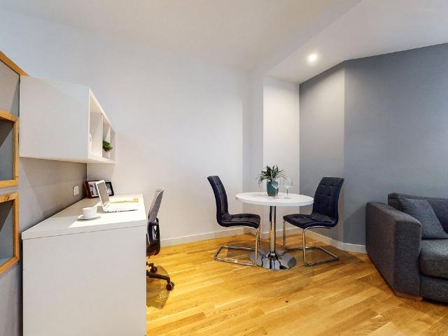 Apt 34, Q Two Residence