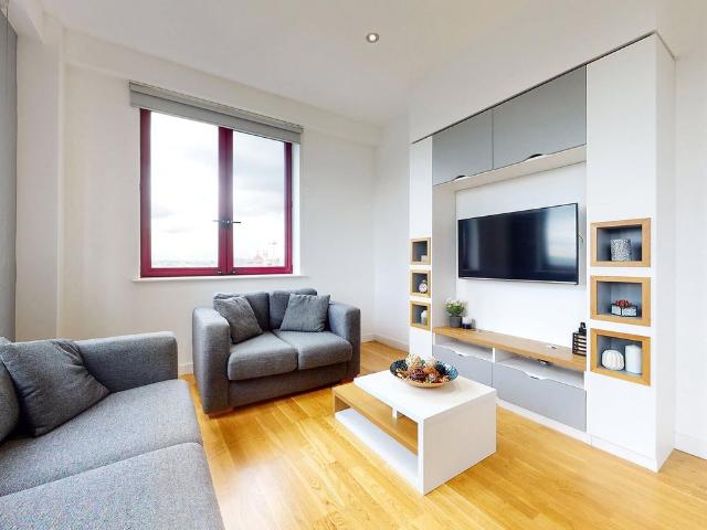 Apt 38, Q One Residence