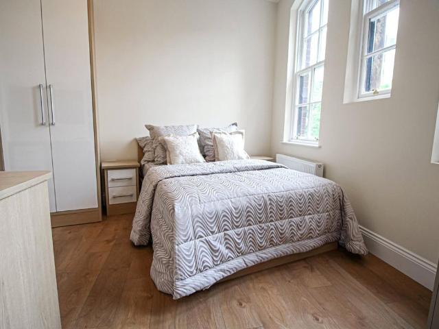 Apt 7, Fairbairn Residence