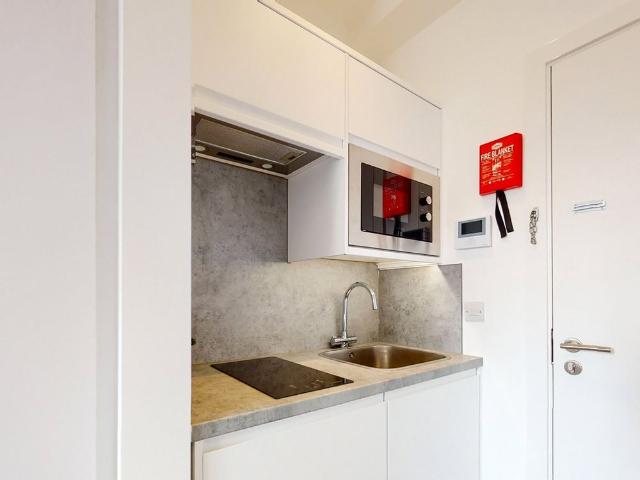 Apt 402, Castello Court