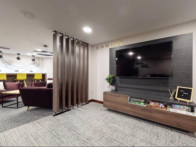 Apt 41, Live Oasis Wade Lane