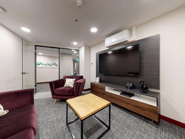 Apt 41, Live Oasis Wade Lane