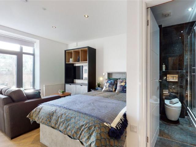 Apt 4, 7 South Parade
