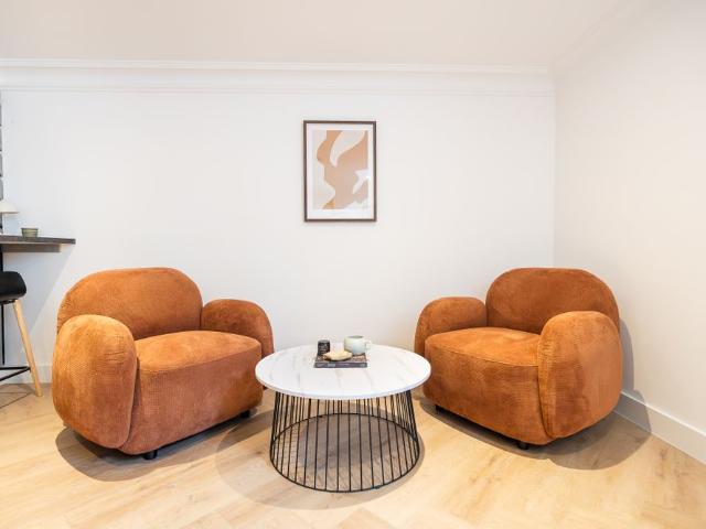 Apt 4, 17 21 Cookridge Street