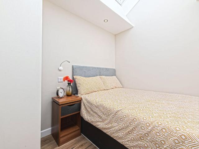Apt 4, 18 East Parade