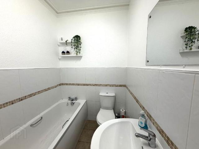 Apt 4, 1 Sandown Park, Belfast, BT5 6JP