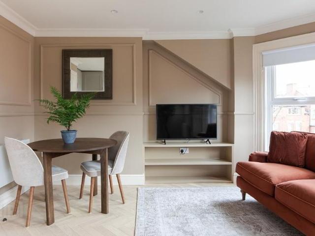 Apt 4, 3 Eglantine Gardens, Belfast, BT9 6EZ