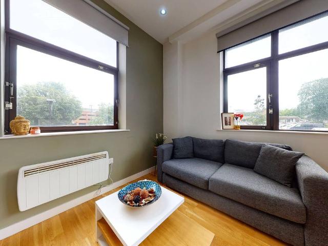 Apt 50, Q Two Residence